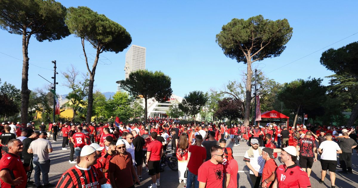 Provokacija Srba na maksimumu: Uvrede, psovke i zastave "UČK" u prvom ...