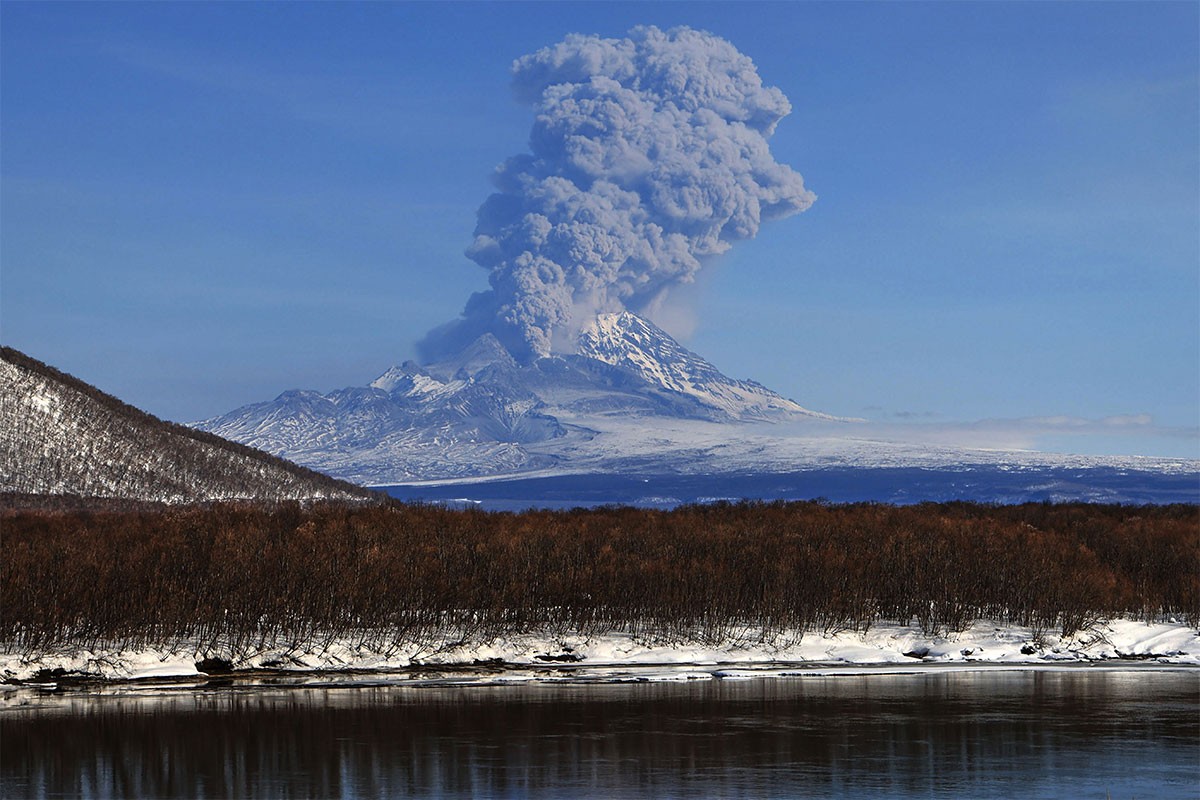 Eruptirao vulkan Šiveluč, pepeo dostigao visinu od 11,5 kilometara